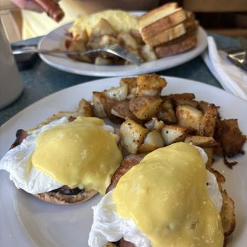 LITTLE LOUIE’S CAFE & DELI - Updated October 2025 - 314 Photos & 416 ...