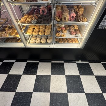 THE DONUT SHOP - Updated October 2025 - 114 Photos & 154 Reviews - 8651 ...