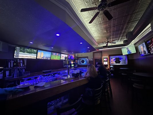 ROCKAFELLA’S SPORTS BAR & GRILL - Updated December 2025 - 51 Photos ...