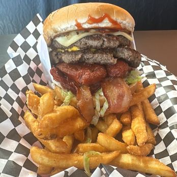 WEEKEND DREAMS BURGERS & GRILL - Updated October 2024 - 307 Photos ...