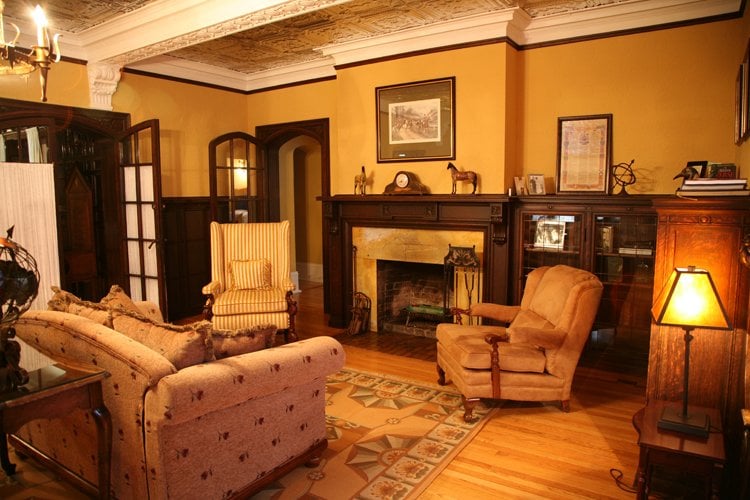 GREY GABLES MANOR B & B - Updated December 2025 - 11 Photos - 353 ...