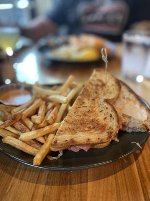 HOPMONK TAVERN - NOVATO - Updated April 2026 - 732 Photos & 879 Reviews ...