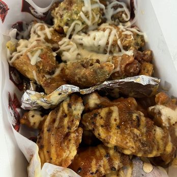 ACE OF WINGZ - 78 Photos & 34 Reviews - 8052 N 19th Ave, Phoenix ...