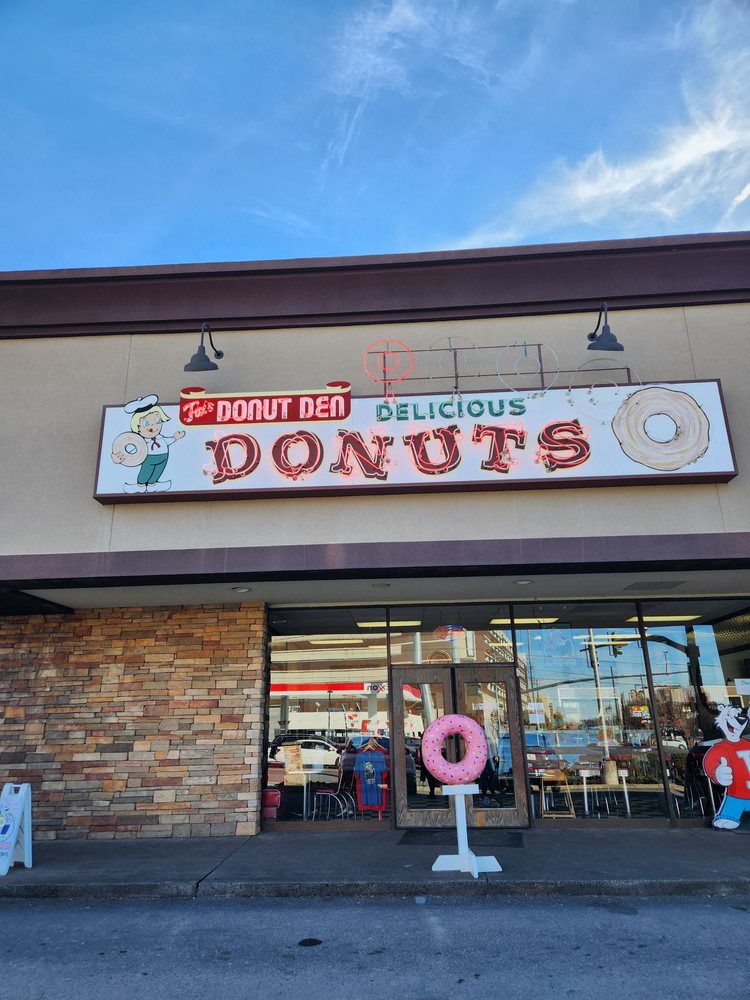FOX’S DONUT DEN - Updated June 2025 - 268 Photos & 348 Reviews - 3900 ...