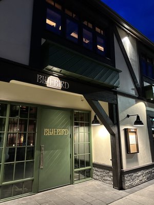 BLUEBIRD - 26 Photos & 25 Reviews - 218 Lynx Street, Banff, Alberta ...