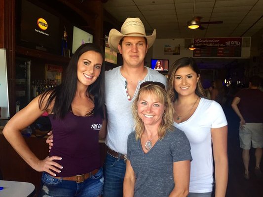 THE OFFICE SPORTS BAR & GRILL - 15 Photos & 18 Reviews - 1919 W Iles ...