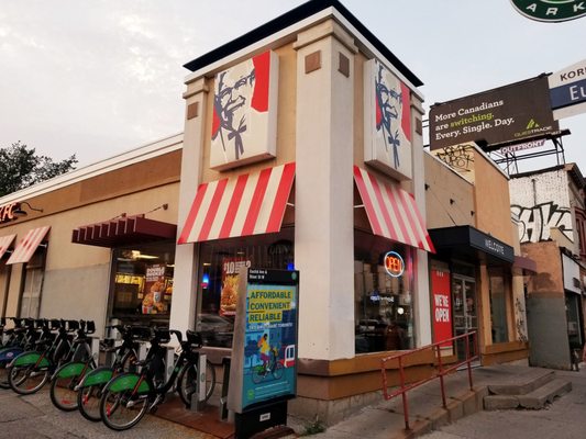 KFC - Updated November 2025 - 19 Photos & 16 Reviews - 636 Bloor Street ...