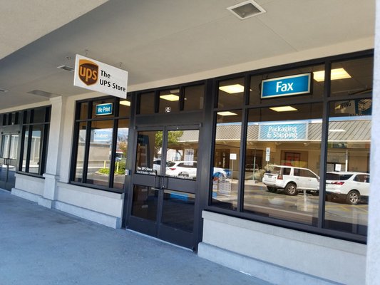 THE UPS STORE - Updated May 2025 - 40 Photos & 48 Reviews - 153 E ...