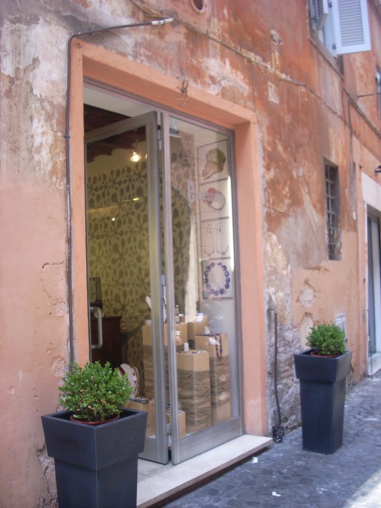 EXCESSORY - Updated May 2024 - via di Parione, Gard, Roma, Italy ...
