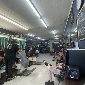 TOWN & COUNTRY BARBER SHOP - Updated December 2025 - 29 Photos - 29 S ...