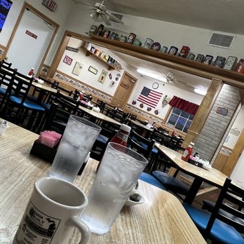 POPPA’S PLACE - Updated December 2025 - 35 Photos & 68 Reviews - 208 S ...