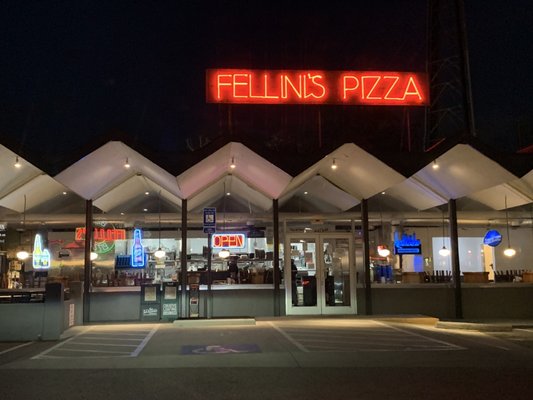 FELLINI’S PIZZA - 221 Photos & 310 Reviews - 4429 Roswell Rd NE ...