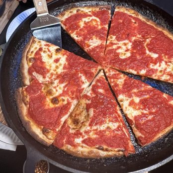 CAST IRON CHEF PIZZA & BAR - Updated March 2025 - 27 Photos & 19 ...