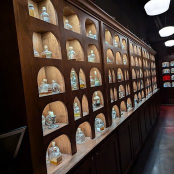 THE WHITE RABBIT - Updated July 2025 - 639 Photos & 420 Reviews - 207 N ...