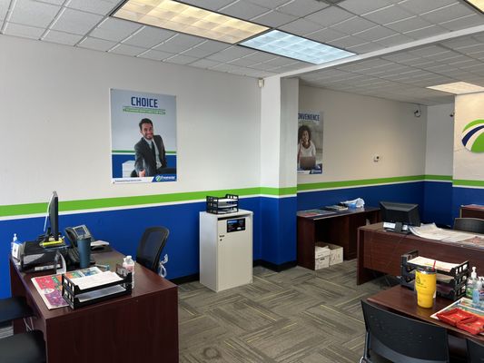 FREEWAY INSURANCE - Updated August 2025 - 11 Photos - 1221 W Airport ...