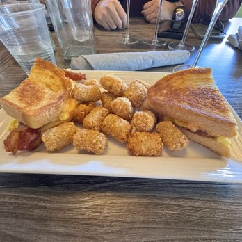 SIPS ON 10TH - Updated December 2025 - 230 Photos & 102 Reviews - 1022 ...