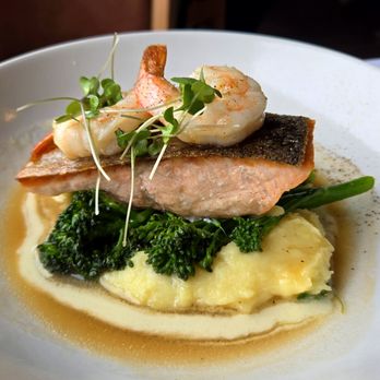 THE MAPLE LEAF - Updated August 2024 - 585 Photos & 391 Reviews - 137 ...