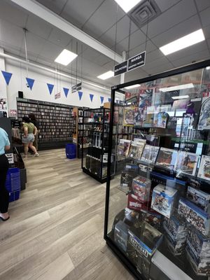 BOOK OFF - MASSAPEQUA - Updated May 2025 - 10 Photos - 5500B Sunrise ...