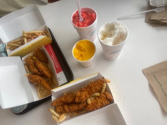 EEGEE’S - Updated March 2025 - 76 Photos & 94 Reviews - 8160 N Courtney ...