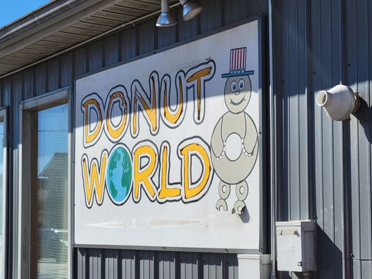 DONUT WORLD CO - Updated August 2024 - 64 Photos & 111 Reviews - 601 N ...