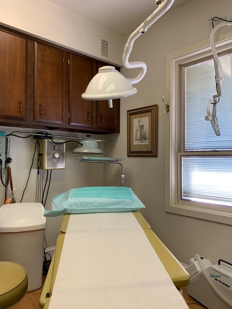 ROBERT DEANGELIS, MD - 22 Reviews - 8346 Traford Ln, Springfield ...