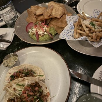 EARLS KITCHEN + BAR - Updated November 2024 - 1605 Photos & 1604 ...