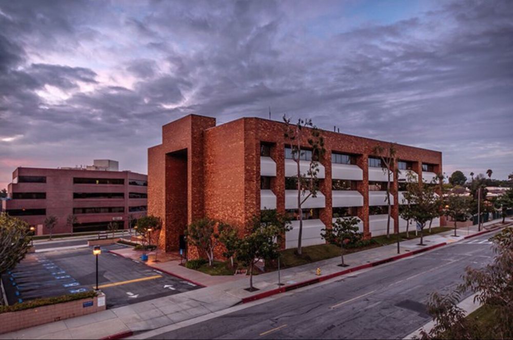 CHRISTOPHER TINER, MD - Updated December 2025 - 25 Reviews - 50 ...