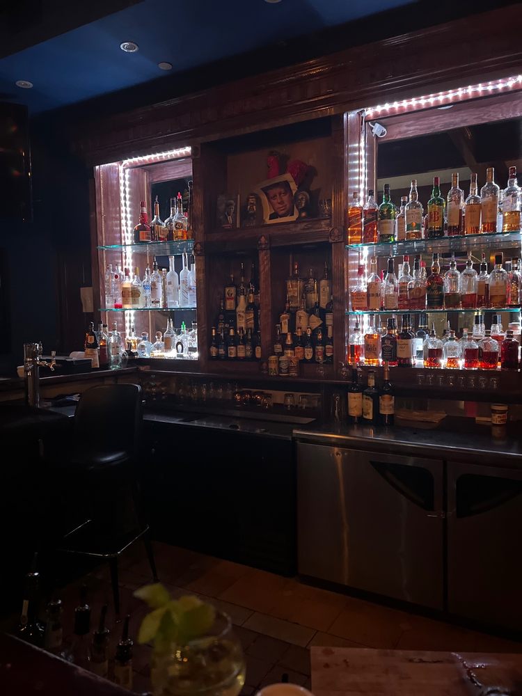 KENNEDY ROOM - Updated July 2025 - 54 Photos & 125 Reviews - 2512 Maple ...