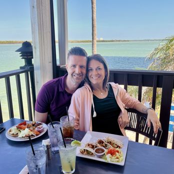 FLIPPERS ON THE BAY - Updated March 2025 - 840 Photos & 931 Reviews ...