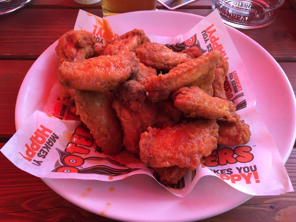 HOOTERS INTERLAKEN - 13 Reviews - Höheweg 57, Interlaken, Bern ...