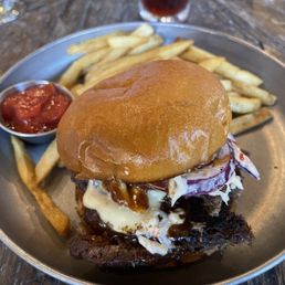 DIERKS BENTLEY’S WHISKEY ROW GILBERT - Updated October 2025 - 823 ...