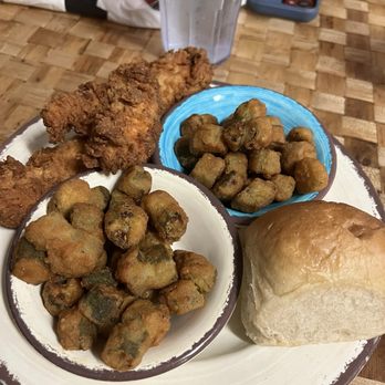 AMISH COUNTRY STORE & RESTAURANT - Updated October 2024 - 105 Photos ...