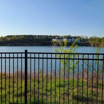 QUARRY PLACE LOOP - Updated March 2025 - 27 Photos - 520 Quarry View Ct ...