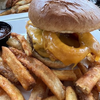 THE MAIN STREET PUB - Updated June 2024 - 227 Photos & 254 Reviews ...