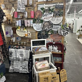 PAINTED TREE BOUTIQUES - BARRYWOODS, MO - Updated December 2025 - 39 ...