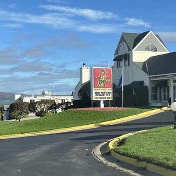 APPLE TREE INN - Updated December 2025 - 95 Photos & 41 Reviews - 915 ...