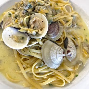 FAMIGLIA ITALIAN RESTAURANT - Updated May 2025 - 493 Photos & 496 ...