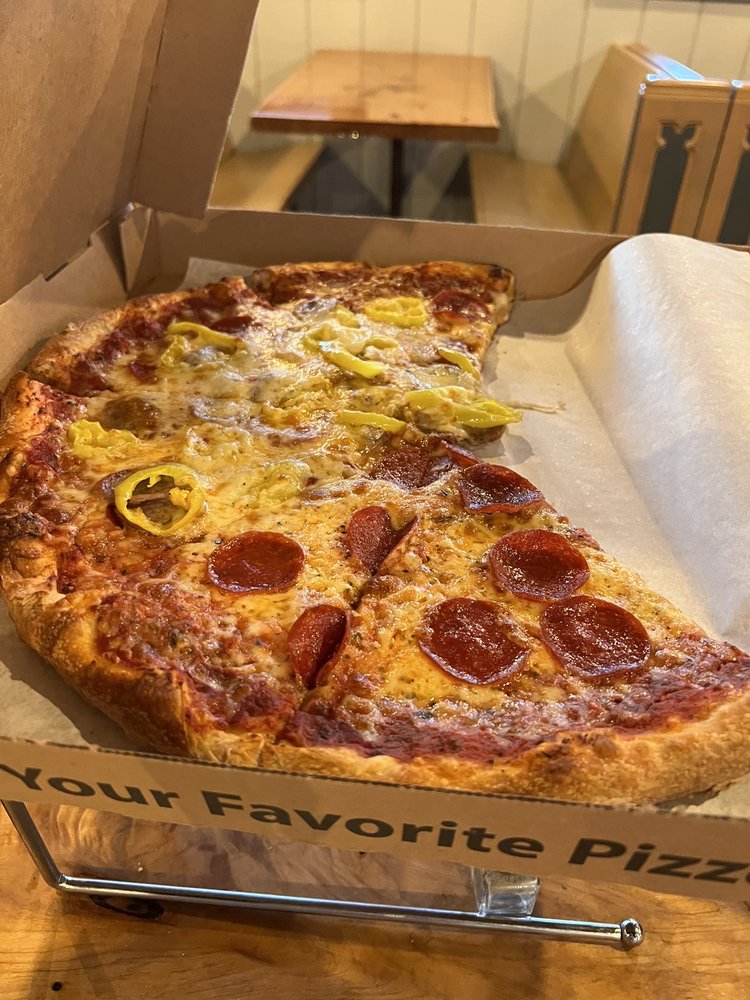 LENOCI’S SPAGHETTI HOUSE - 21 Photos & 27 Reviews - 5520 Oberlin Ave ...