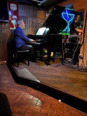 ELEPHANT ROOM - 231 Photos & 490 Reviews - 315 Congress Ave, Austin ...