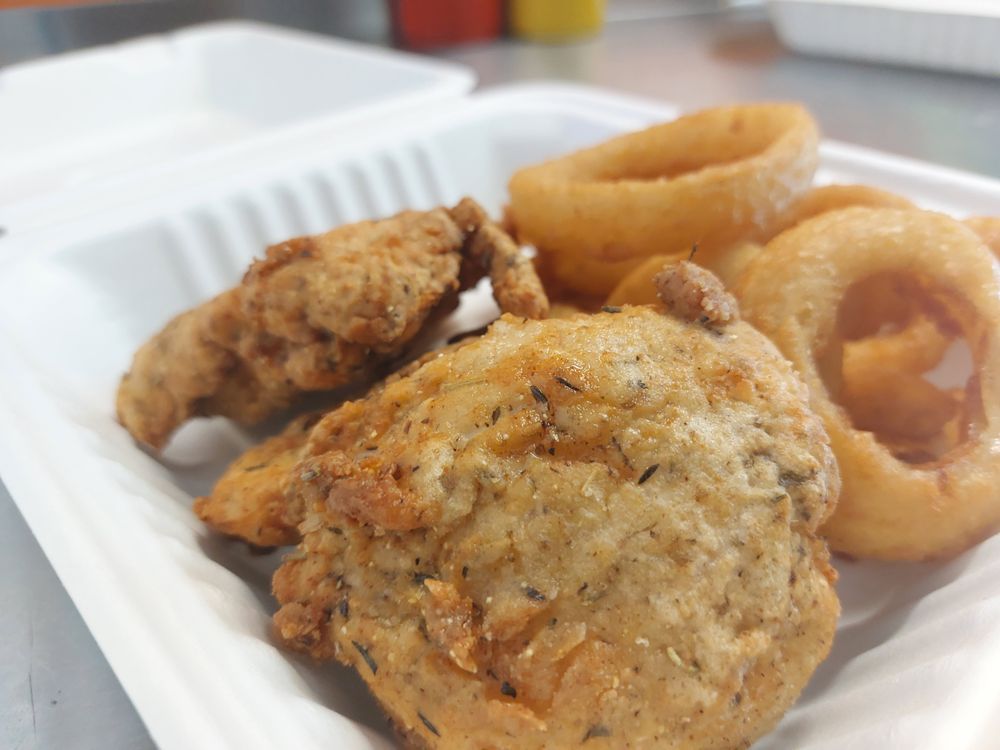 DINGER’S DIVE - Updated December 2024 - 10 Photos - 500 Main Street ...