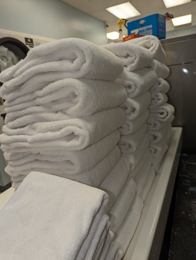 SUPER SUDS COIN LAUNDRY - Updated July 2025 - 22 Photos - 1357 E Pkwy ...