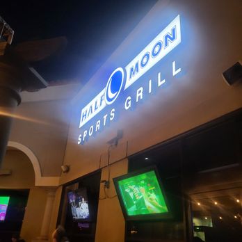 HALF MOON SPORTS GRILL - Updated October 2024 - 117 Photos & 389 ...