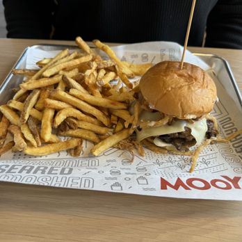 MOOYAH BURGERS, FRIES & SHAKES - Updated October 2025 - 60 Photos & 40 ...