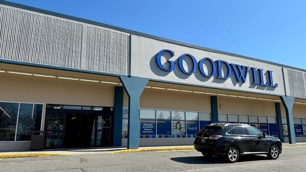 REDMOND GOODWILL - Updated August 2025 - 65 Photos & 80 Reviews - 15301 ...