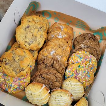 HELLO ROBIN - Updated August 2024 - 1160 Photos & 840 Reviews - 522 ...