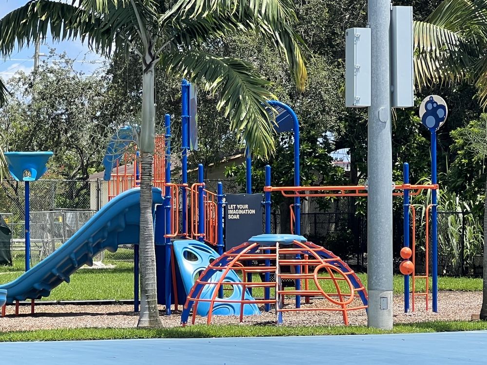 WARFIELD PARK - Updated July 2025 - 10 Photos - 1000 N Andrews Ave ...