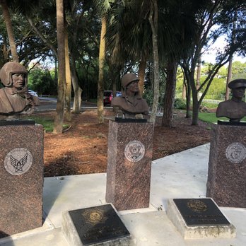 VETERANS PARK COMMUNITY CENTER - Updated October 2025 - 24 Photos & 12 ...