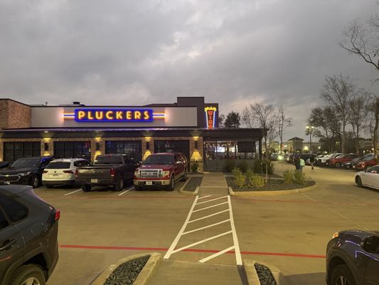 PLUCKERS WING BAR - Updated February 2026 - 73 Photos & 49 Reviews ...