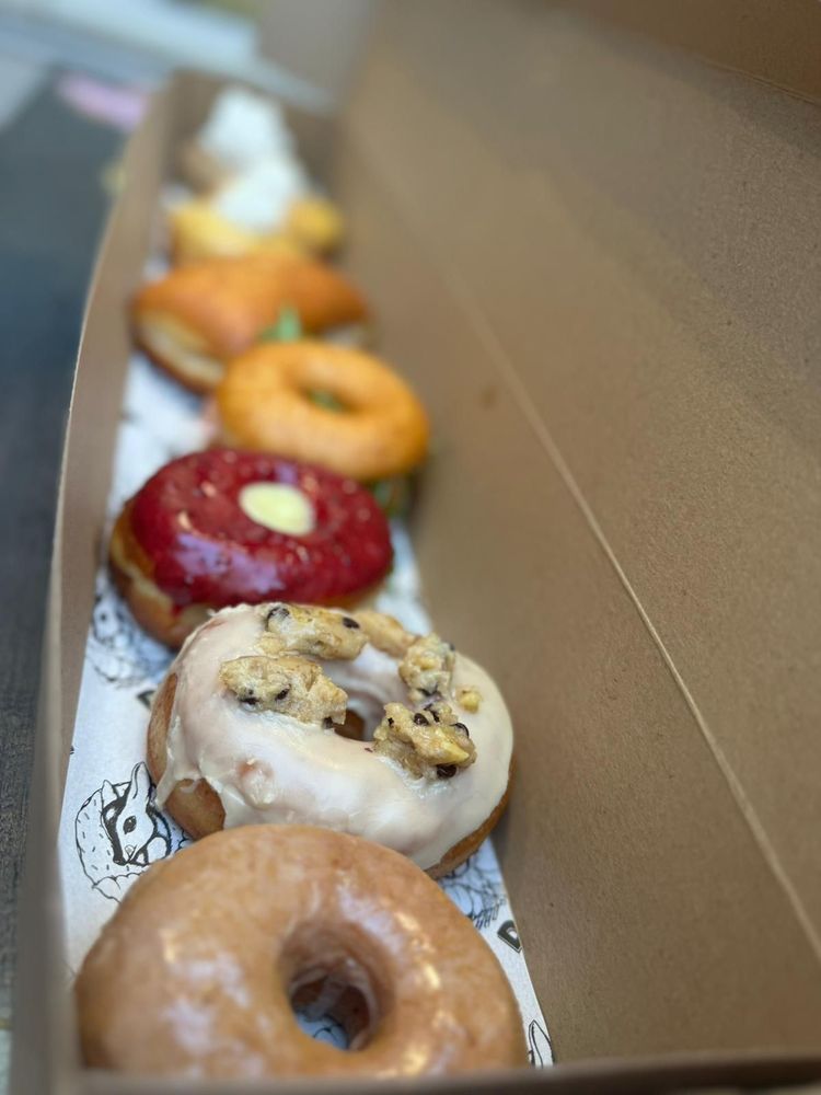 DOE DONUTS - Updated July 2025 - 1435 Photos & 893 Reviews - 4110 NE ...