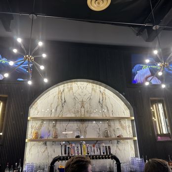 BIRDEEZ - Updated August 2025 - 238 Photos & 78 Reviews - 151 N Sierra ...